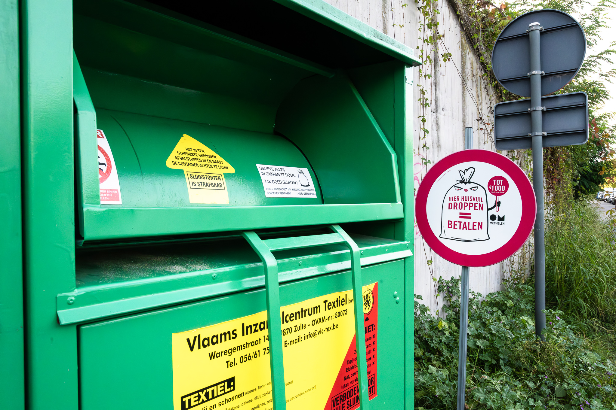 Wat mag wel en wat niet in de textielcontainer? | Mooimakers.be